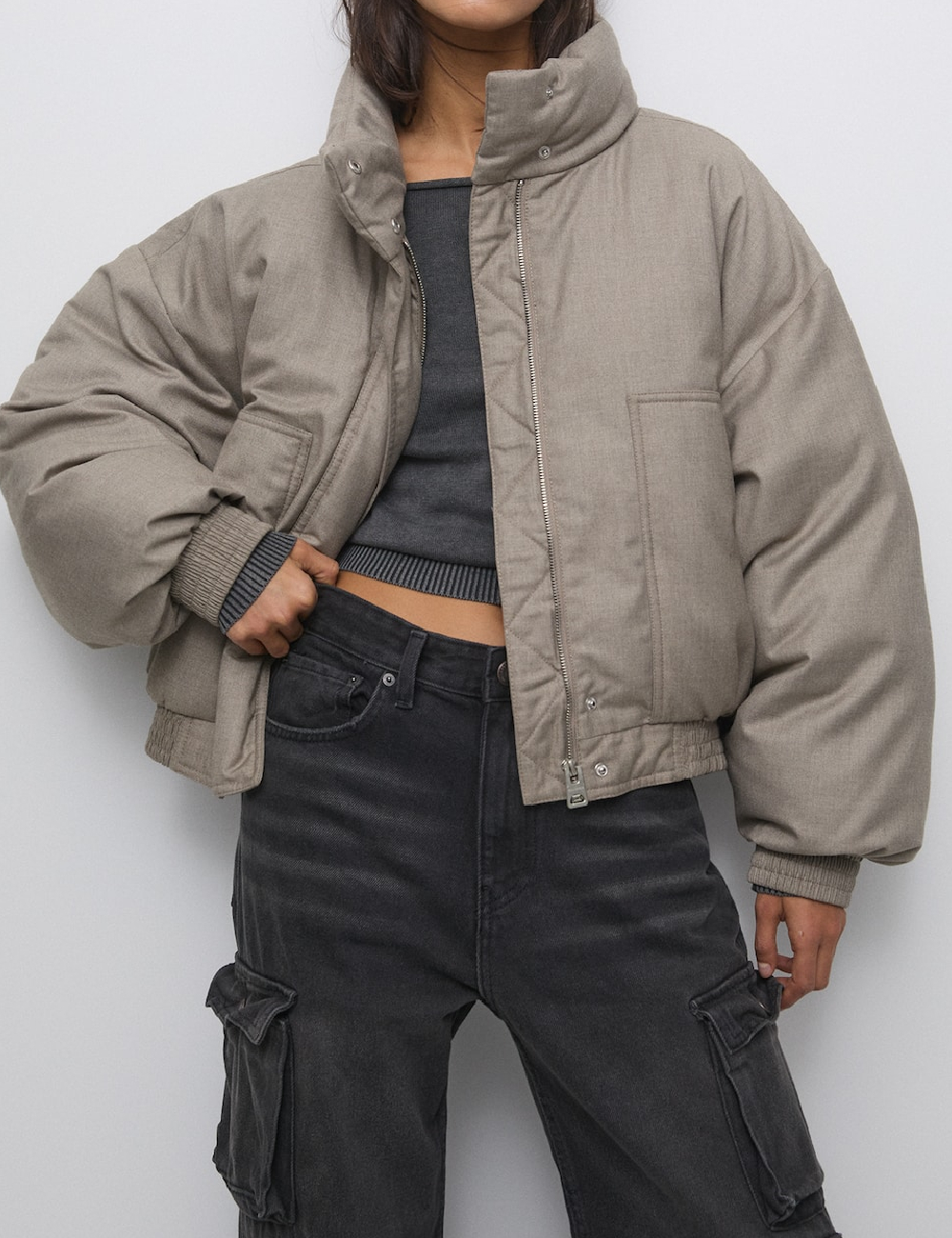 Geaca casual Pull&Bear cu capse și fermoar, crem - pa502379 | outletmag.ro