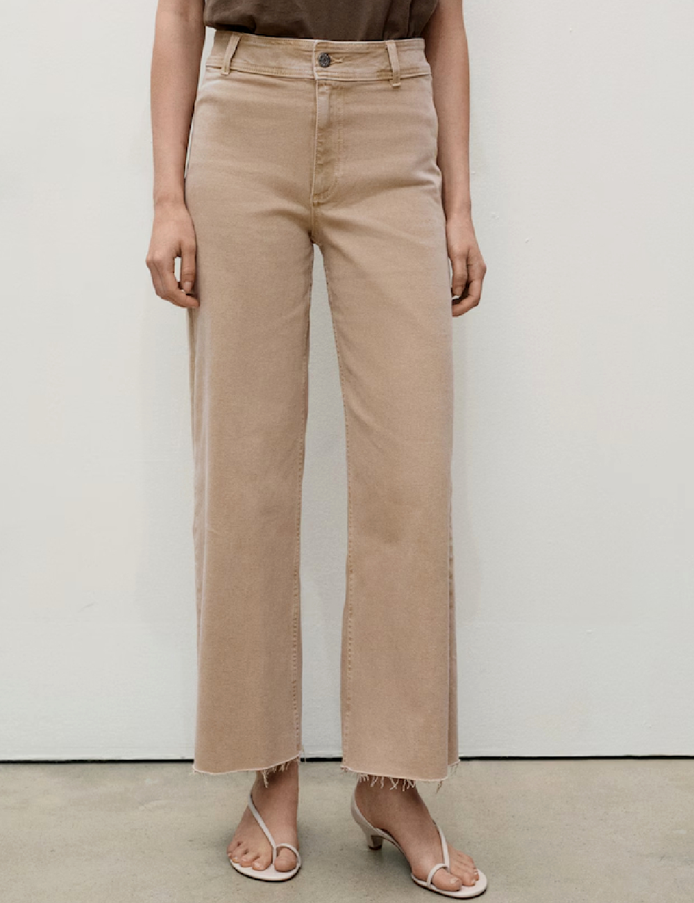 Blugi casual Mango cu capse și fermoar, crem - pl593073 | outletmag.ro