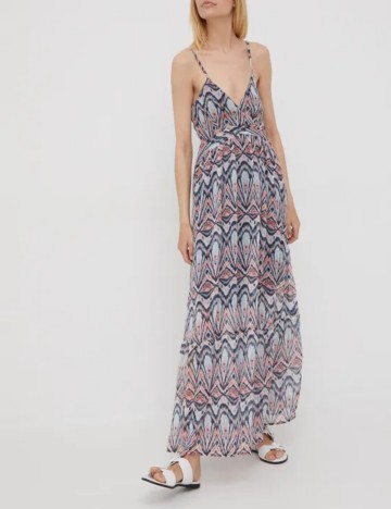 Imbracaminte tip Outlet pentru femei | outletmag.ro